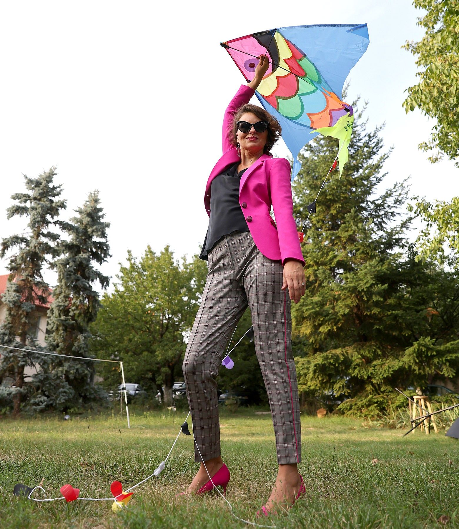 Tinuta eleganta cu pantaloni in carouri si sacou din stofa elastica - YOKKO