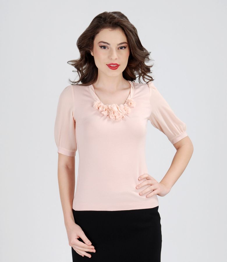 Tricou jerse uni cu flori de voal roz nud - YOKKO